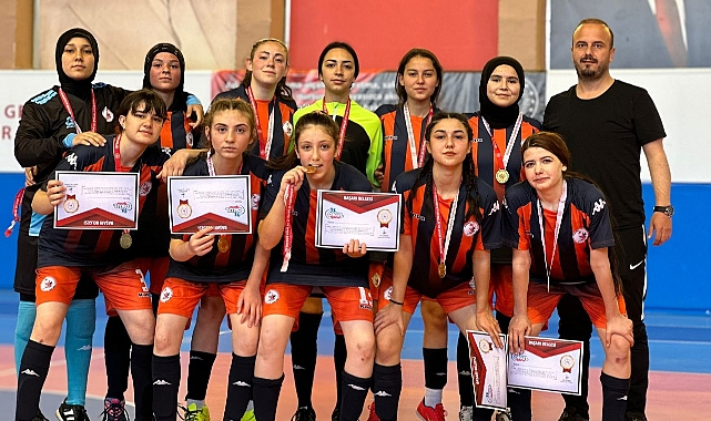 Karaman Hakkı Teke Spor Lisesi Kadın Futsal Takımı Yarı Finalde! - SPOR ... Karaman Hakkı Teke Spor Lisesi Kadın Futsal Takımı Yarı Finalde! - SPOR ...